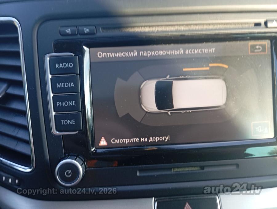 White Volkswagen Sharan 2012 in Tartu, with an engine capacity of 2.00 L and mileage of 267 thousand km for 7000 €, photo 4 on AUTOMOTO.COM.LV