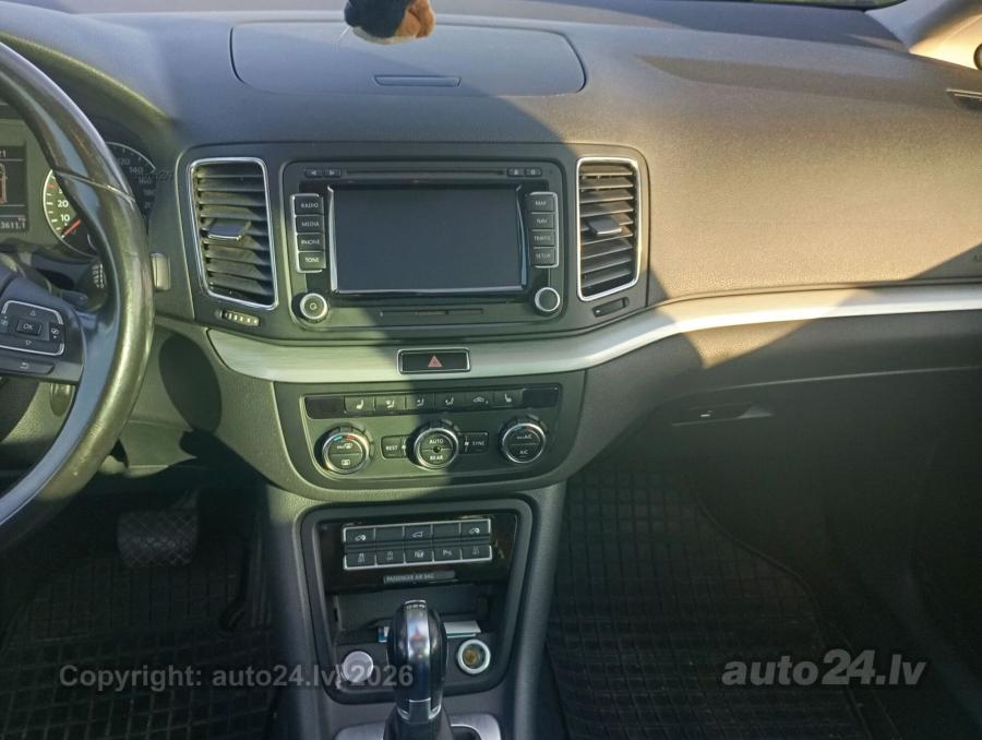 White Volkswagen Sharan 2012 in Tartu, with an engine capacity of 2.00 L and mileage of 267 thousand km for 7000 €, photo 6 on AUTOMOTO.COM.LV