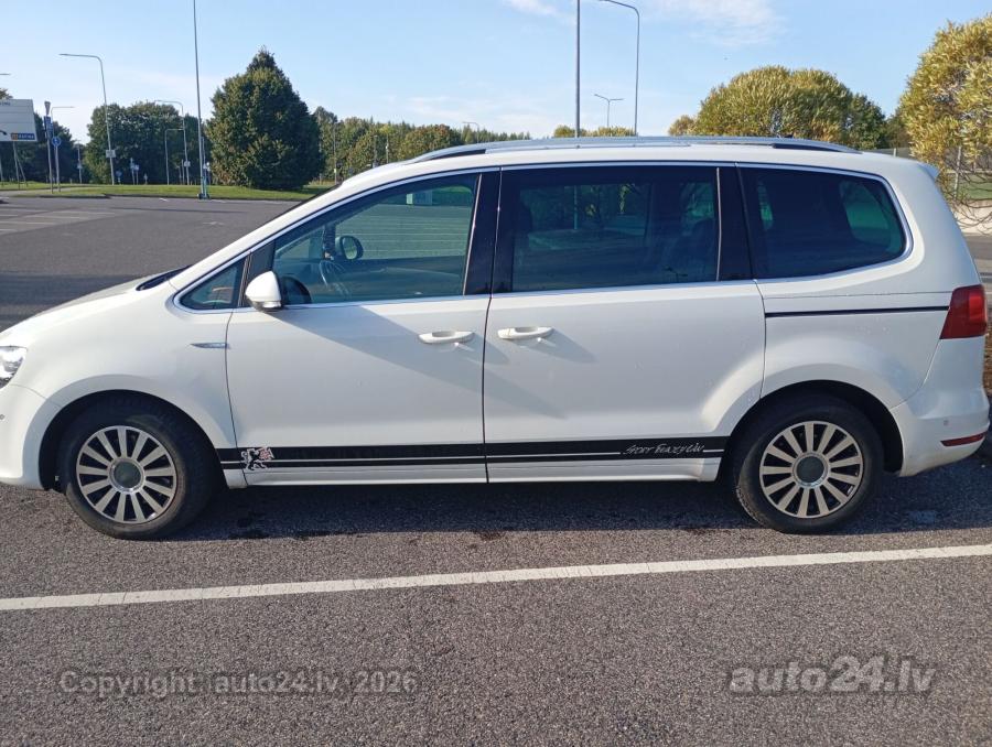 White Volkswagen Sharan 2012 in Tartu, with an engine capacity of 2.00 L and mileage of 267 thousand km for 7000 €, photo 14 on AUTOMOTO.COM.LV