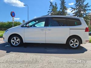 White Volkswagen Sharan 2013 in Tartu, with an engine capacity of 2.00 L and mileage of 305 thousand km for 6990 €, photo 4 on AUTOMOTO.COM.LV