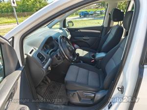 White Volkswagen Sharan 2013 in Tartu, with an engine capacity of 2.00 L and mileage of 305 thousand km for 6990 €, photo 8 on AUTOMOTO.COM.LV