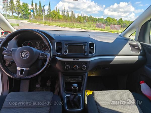 Balts Volkswagen Sharan 2013 Tartu, ar dzinēja tilpumu 2.00 L un nobraukumu 305 tūkst. km par 6990 €, foto 8 vietnē AUTOMOTO.COM.LV