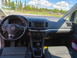 White Volkswagen Sharan 2013 in Tartu, with an engine capacity of 2.00 L and mileage of 305 thousand km for 6990 €, photo 9 on AUTOMOTO.COM.LV
