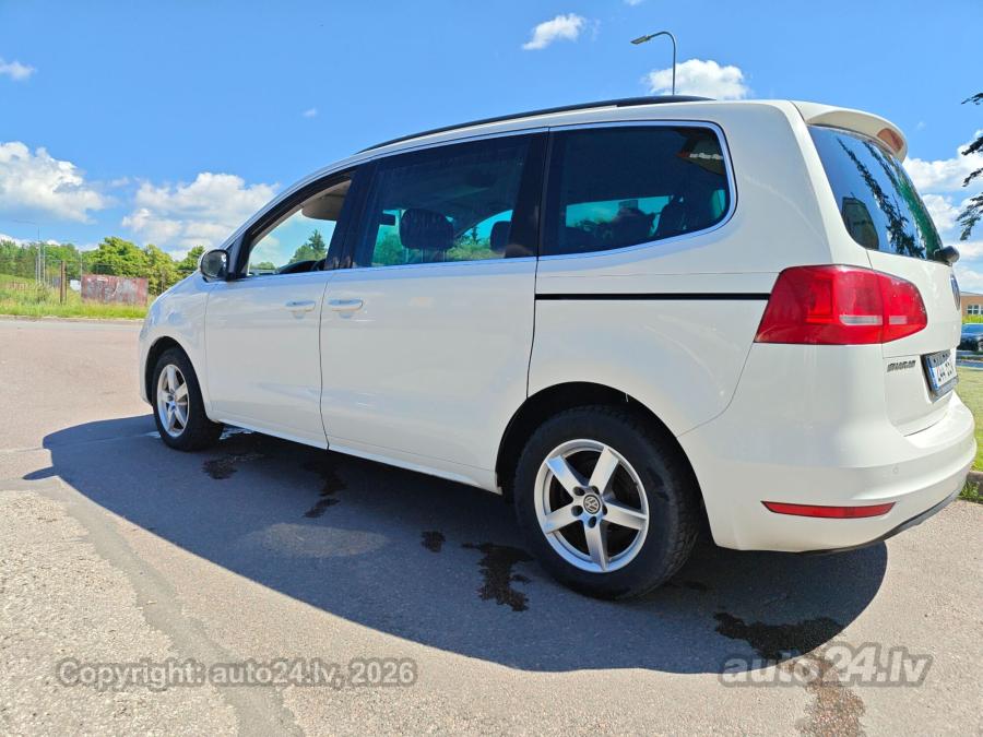 White Volkswagen Sharan 2013 in Tartu, with an engine capacity of 2.00 L and mileage of 305 thousand km for 6990 €, photo 11 on AUTOMOTO.COM.LV