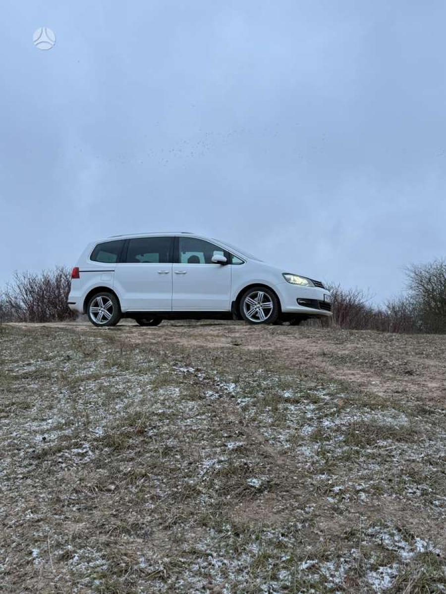 White Volkswagen Sharan 2015 in Siauliai, with an engine capacity of 2.00 L and mileage of 452 thousand km for 7300 €, photo 1 on AUTOMOTO.COM.LV