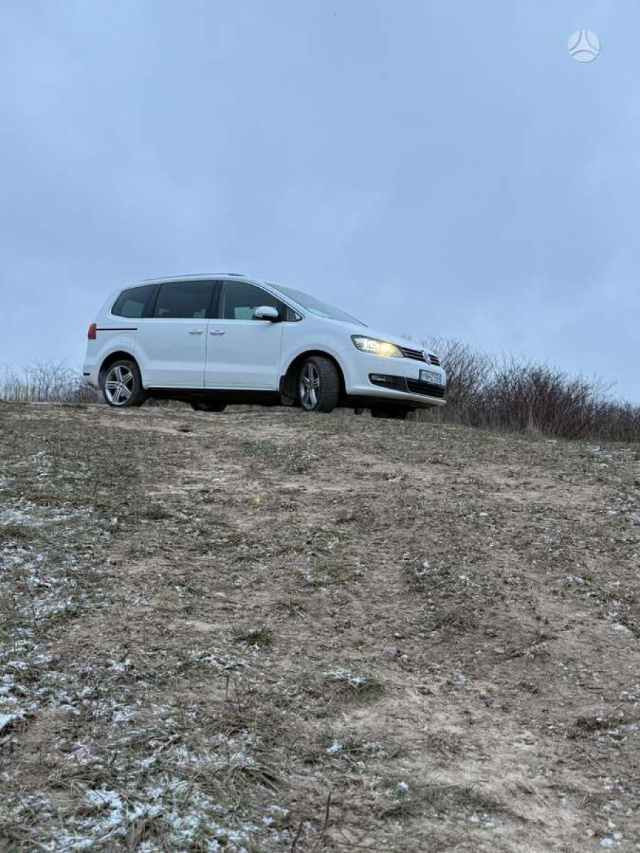 White Volkswagen Sharan 2015 in Siauliai, with an engine capacity of 2.00 L and mileage of 452 thousand km for 7300 €, photo 2 on AUTOMOTO.COM.LV