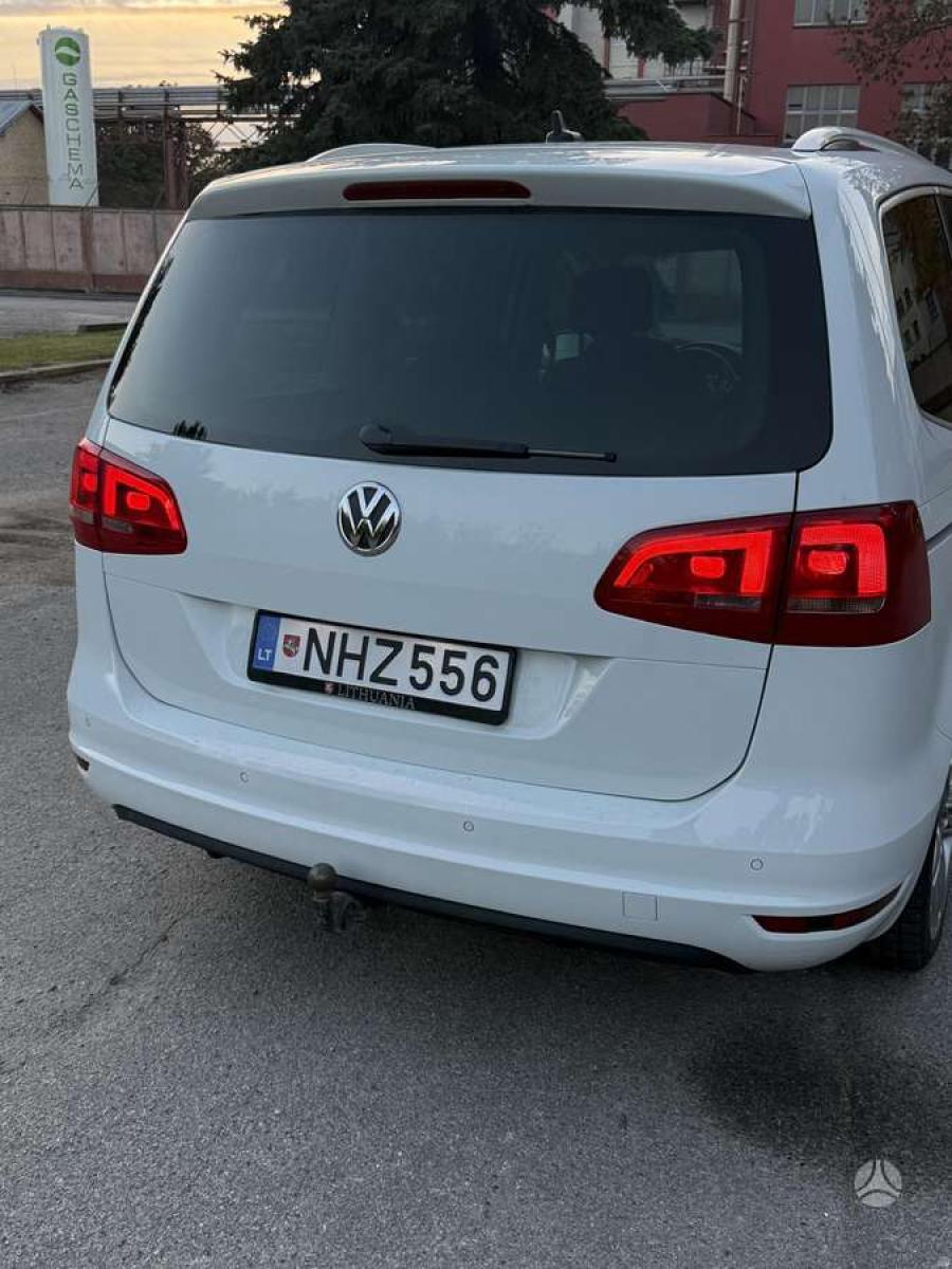 White Volkswagen Sharan 2015 in Siauliai, with an engine capacity of 2.00 L and mileage of 452 thousand km for 7300 €, photo 5 on AUTOMOTO.COM.LV