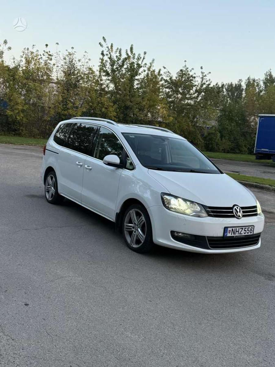 White Volkswagen Sharan 2015 in Siauliai, with an engine capacity of 2.00 L and mileage of 452 thousand km for 7300 €, photo 7 on AUTOMOTO.COM.LV