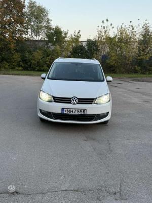 White Volkswagen Sharan 2015 in Siauliai, with an engine capacity of 2.00 L and mileage of 452 thousand km for 7300 €, photo 8 on AUTOMOTO.COM.LV