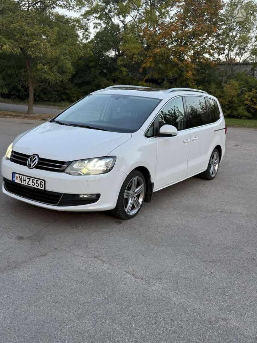 White Volkswagen Sharan 2015 in Siauliai, with an engine capacity of 2.00 L and mileage of 452 thousand km for 7300 €, photo 9 on AUTOMOTO.COM.LV