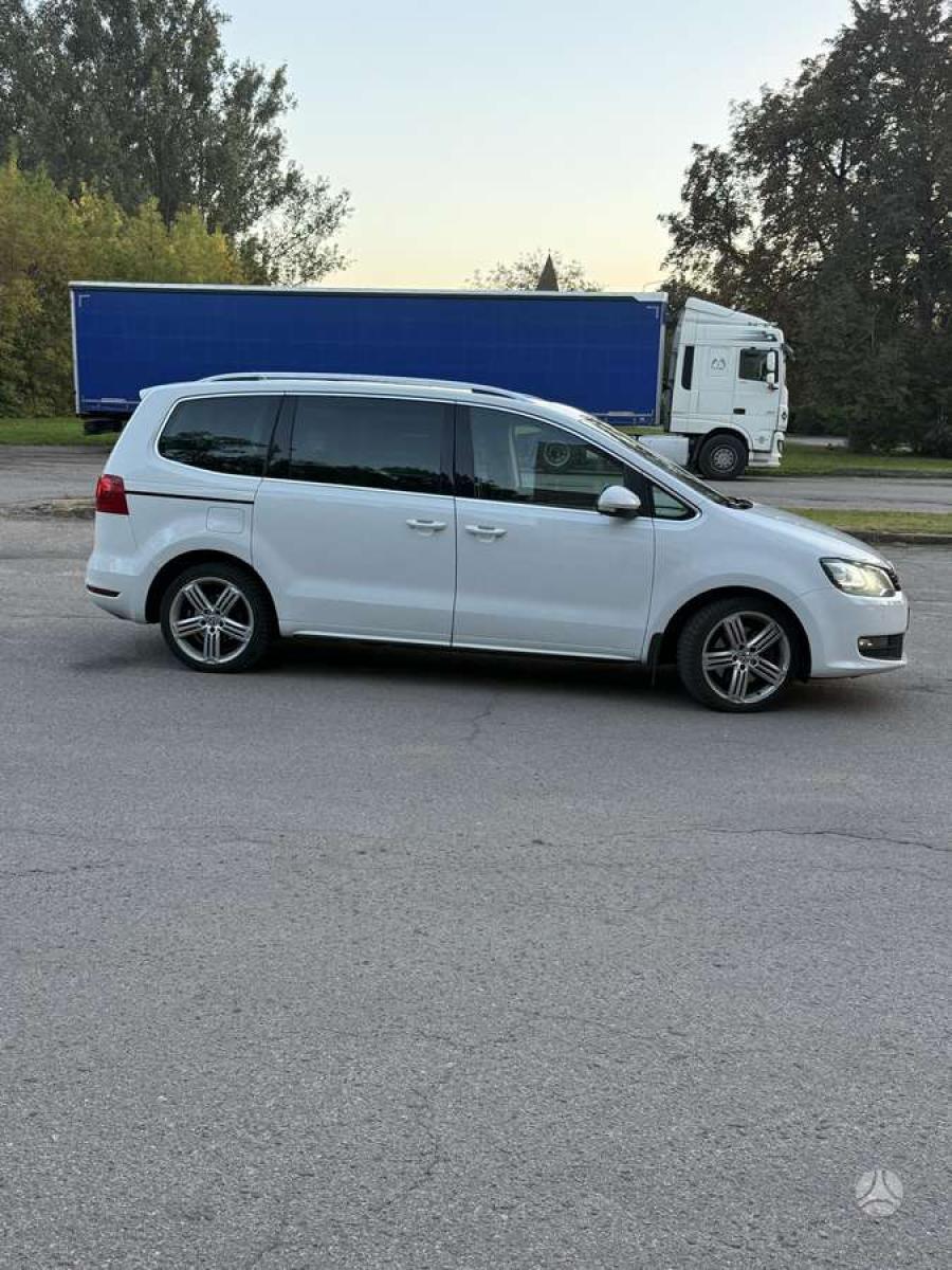 White Volkswagen Sharan 2015 in Siauliai, with an engine capacity of 2.00 L and mileage of 452 thousand km for 7300 €, photo 10 on AUTOMOTO.COM.LV