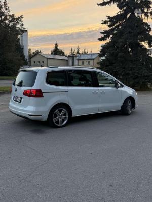 White Volkswagen Sharan 2015 in Siauliai, with an engine capacity of 2.00 L and mileage of 452 thousand km for 7300 €, photo 11 on AUTOMOTO.COM.LV