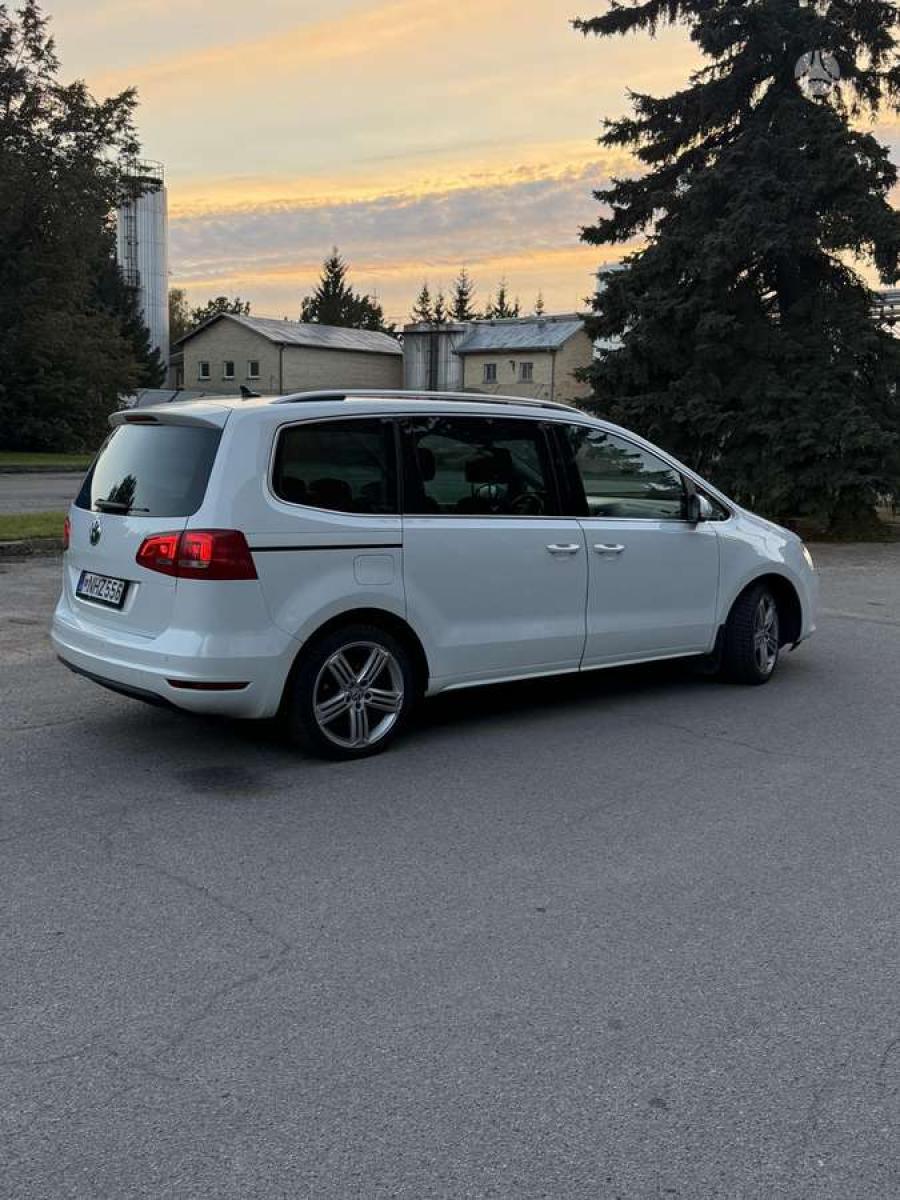 White Volkswagen Sharan 2015 in Siauliai, with an engine capacity of 2.00 L and mileage of 452 thousand km for 7300 €, photo 11 on AUTOMOTO.COM.LV