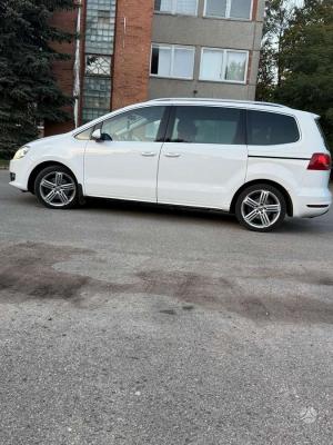 White Volkswagen Sharan 2015 in Siauliai, with an engine capacity of 2.00 L and mileage of 452 thousand km for 7300 €, photo 14 on AUTOMOTO.COM.LV