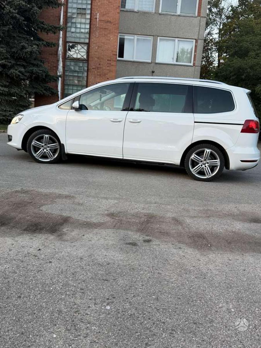 White Volkswagen Sharan 2015 in Siauliai, with an engine capacity of 2.00 L and mileage of 452 thousand km for 7300 €, photo 14 on AUTOMOTO.COM.LV