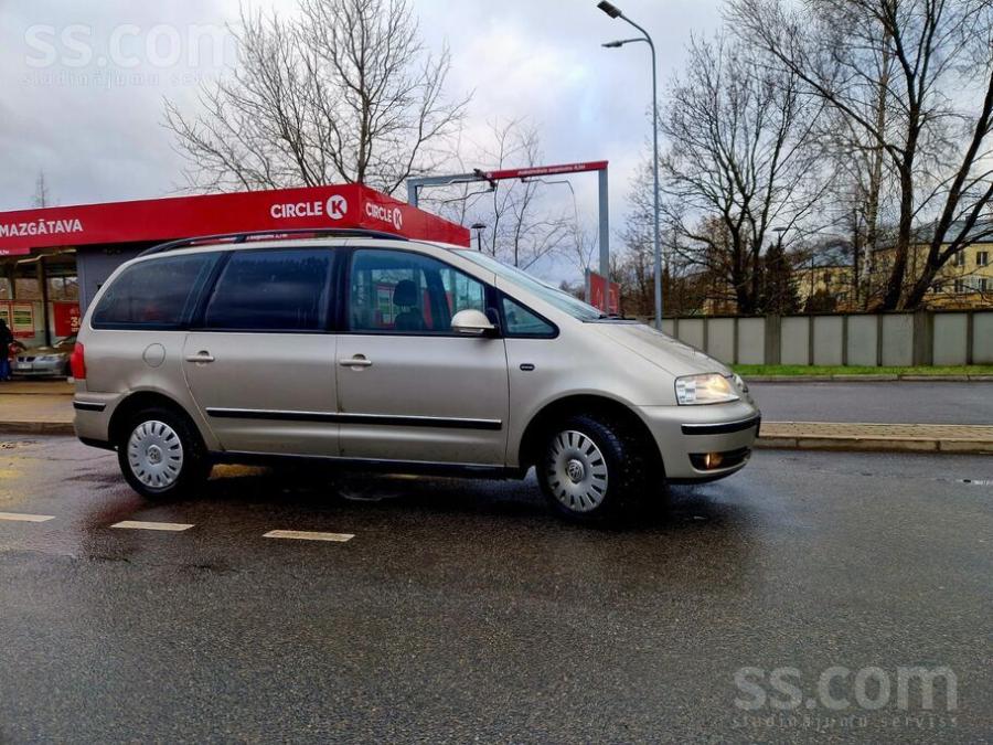 Dzeltens Volkswagen Sharan 2008 Rīga, ar dzinēja tilpumu 2.00 L un nobraukumu 271 tūkst. km par 3750 €, foto 4 vietnē AUTOMOTO.COM.LV