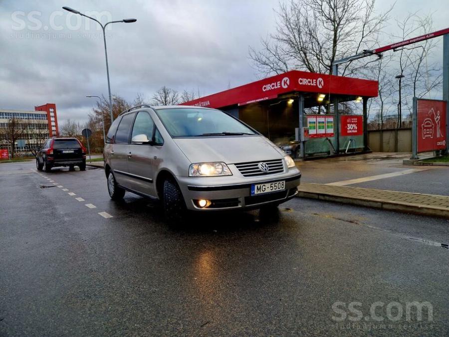 Dzeltens Volkswagen Sharan 2008 Rīga, ar dzinēja tilpumu 2.00 L un nobraukumu 271 tūkst. km par 3750 €, foto 7 vietnē AUTOMOTO.COM.LV