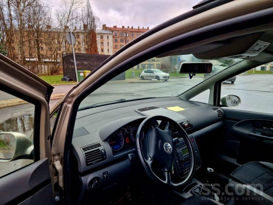 Dzeltens Volkswagen Sharan 2008 Rīga, ar dzinēja tilpumu 2.00 L un nobraukumu 271 tūkst. km par 3750 €, foto 9 vietnē AUTOMOTO.COM.LV