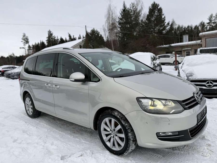 Yellow Volkswagen Sharan 2012 in Ukmerge, with an engine capacity of 1.97 L and mileage of 280 thousand km for 8800 €, photo 1 on AUTOMOTO.COM.LV