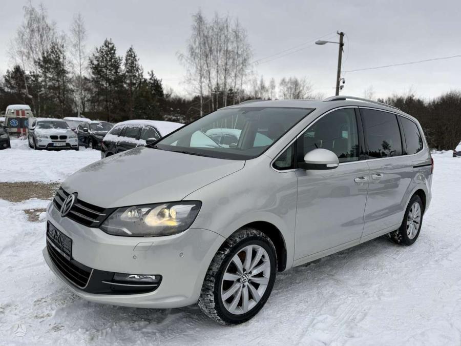 Yellow Volkswagen Sharan 2012 in Ukmerge, with an engine capacity of 1.97 L and mileage of 280 thousand km for 8800 €, photo 2 on AUTOMOTO.COM.LV