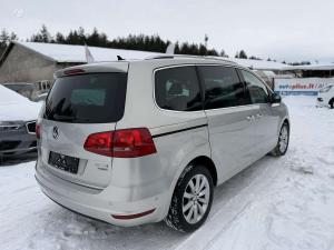 Yellow Volkswagen Sharan 2012 in Ukmerge, with an engine capacity of 1.97 L and mileage of 280 thousand km for 8800 €, photo 3 on AUTOMOTO.COM.LV