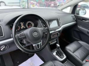 Yellow Volkswagen Sharan 2012 in Ukmerge, with an engine capacity of 1.97 L and mileage of 280 thousand km for 8800 €, photo 7 on AUTOMOTO.COM.LV
