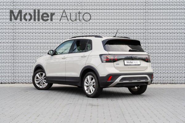 Volkswagen T-Cross 2025 in Marupe on AUTOMOTO.COM.LV Beige Volkswagen T-Cross 2025 in Marupe, with an engine capacity of 1.00 L and mileage of 38 thousand km for 22900 €, photo 4 on AUTOMOTO.COM.LV