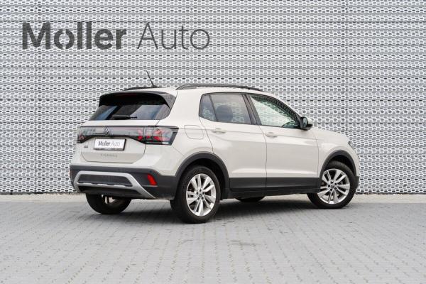 Volkswagen T-Cross 2025 in Marupe on AUTOMOTO.COM.LV Beige Volkswagen T-Cross 2025 in Marupe, with an engine capacity of 1.00 L and mileage of 38 thousand km for 22900 €, photo 5 on AUTOMOTO.COM.LV
