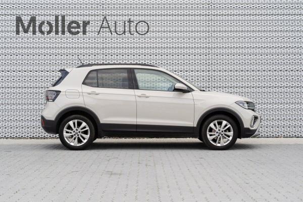 Volkswagen T-Cross 2025 in Marupe on AUTOMOTO.COM.LV Beige Volkswagen T-Cross 2025 in Marupe, with an engine capacity of 1.00 L and mileage of 38 thousand km for 22900 €, photo 6 on AUTOMOTO.COM.LV
