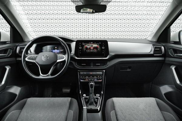 Volkswagen T-Cross 2025 in Marupe on AUTOMOTO.COM.LV Beige Volkswagen T-Cross 2025 in Marupe, with an engine capacity of 1.00 L and mileage of 38 thousand km for 22900 €, photo 7 on AUTOMOTO.COM.LV
