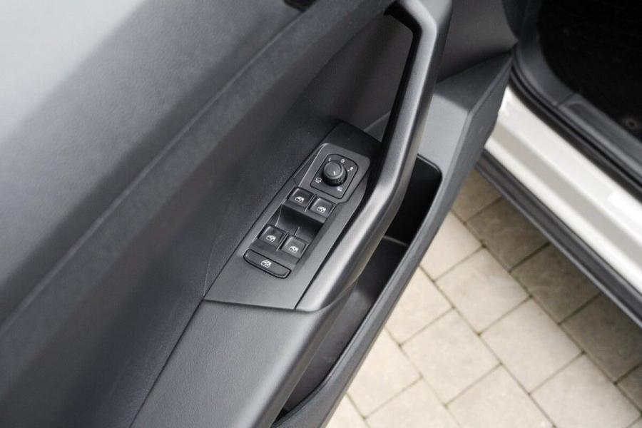 Smilšu krāsa Volkswagen T-Cross 2025 Mārupe, ar dzinēja tilpumu 1.00 L un nobraukumu 38 tūkst. km par 22900 €, foto 8 vietnē AUTOMOTO.COM.LV