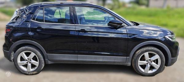 Melns Volkswagen T-Cross 2020 Panevēža, ar dzinēja tilpumu 1.00 L un nobraukumu 103 tūkst. km par 6500 €, foto 3 vietnē AUTOMOTO.COM.LV