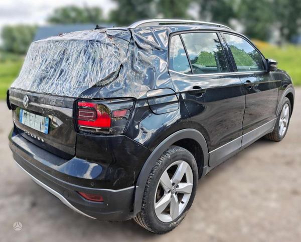 Melns Volkswagen T-Cross 2020 Panevēža, ar dzinēja tilpumu 1.00 L un nobraukumu 103 tūkst. km par 6500 €, foto 4 vietnē AUTOMOTO.COM.LV