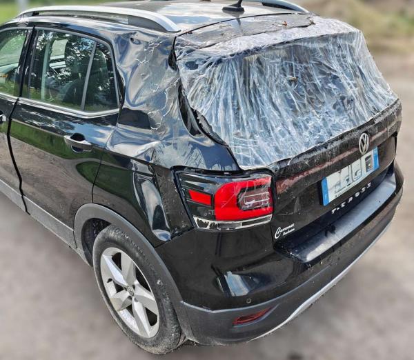 Melns Volkswagen T-Cross 2020 Panevēža, ar dzinēja tilpumu 1.00 L un nobraukumu 103 tūkst. km par 6500 €, foto 7 vietnē AUTOMOTO.COM.LV