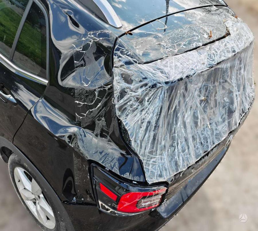 Melns Volkswagen T-Cross 2020 Panevēža, ar dzinēja tilpumu 1.00 L un nobraukumu 103 tūkst. km par 6500 €, foto 9 vietnē AUTOMOTO.COM.LV