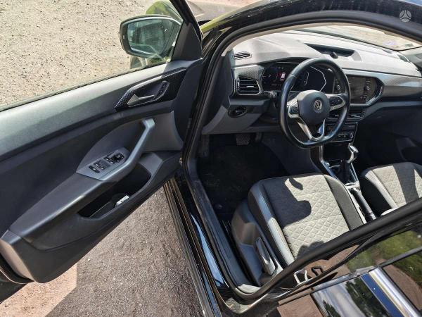 Melns Volkswagen T-Cross 2020 Panevēža, ar dzinēja tilpumu 1.00 L un nobraukumu 103 tūkst. km par 6500 €, foto 10 vietnē AUTOMOTO.COM.LV