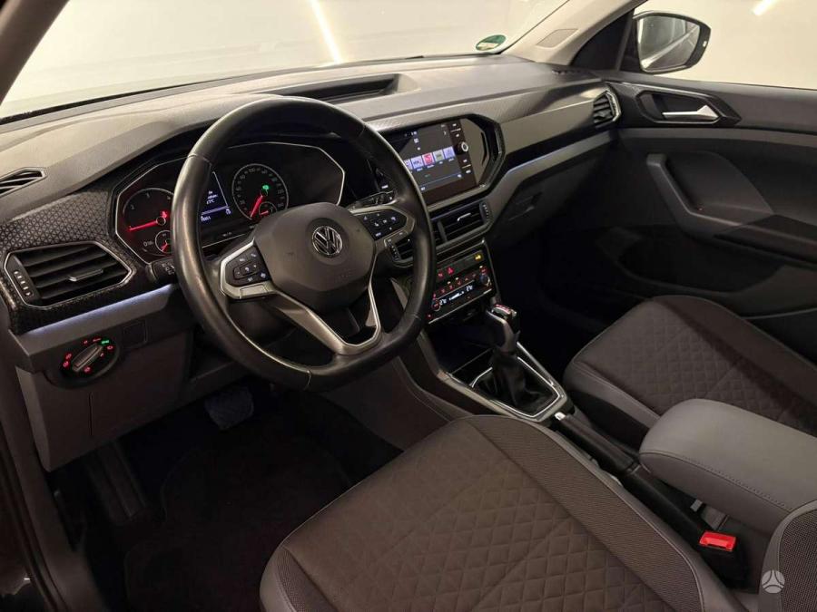 Black Volkswagen T-Cross 2020 in Marijampole, with an engine capacity of 1.60 L and mileage of 80 thousand km for 15999 €, photo 3 on AUTOMOTO.COM.LV