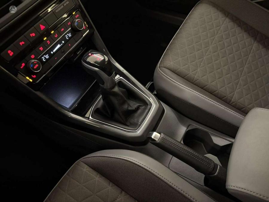 Black Volkswagen T-Cross 2020 in Marijampole, with an engine capacity of 1.60 L and mileage of 80 thousand km for 15999 €, photo 5 on AUTOMOTO.COM.LV