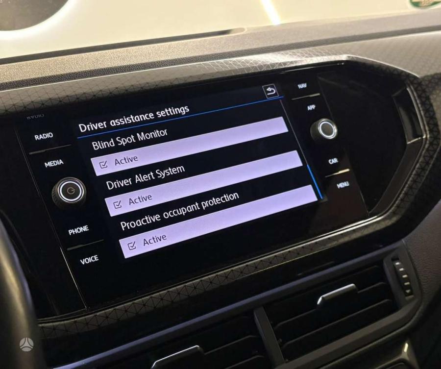 Black Volkswagen T-Cross 2020 in Marijampole, with an engine capacity of 1.60 L and mileage of 80 thousand km for 15999 €, photo 11 on AUTOMOTO.COM.LV