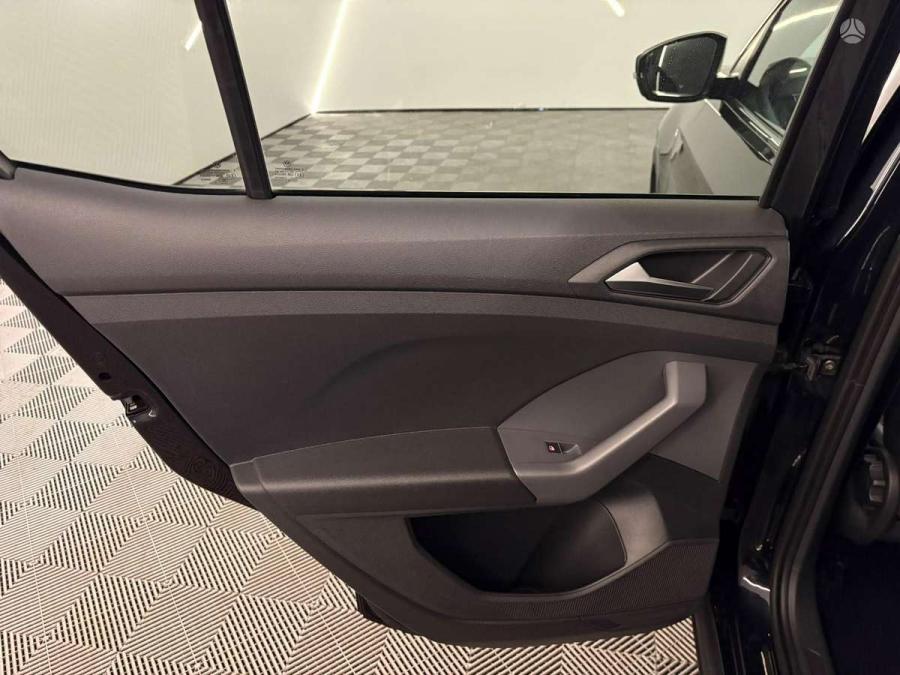 Black Volkswagen T-Cross 2020 in Marijampole, with an engine capacity of 1.60 L and mileage of 80 thousand km for 15999 €, photo 23 on AUTOMOTO.COM.LV