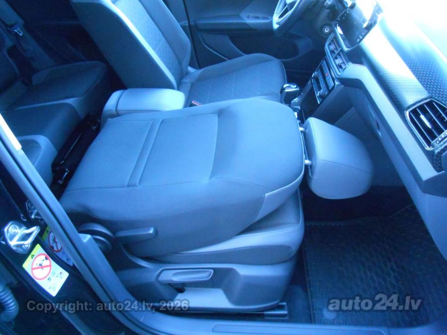 Black Volkswagen T-Cross 2020 in Viljandi, with an engine capacity of 1.60 L and mileage of 117 thousand km for 15990 €, photo 13 on AUTOMOTO.COM.LV