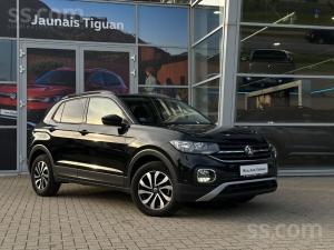 Черный Фольксваген T-Cross 2021 в Валмиера, объемом двигателя 1.00 л и пробегом 99 тыс. км за 17300 €, фото 1 на AUTOMOTO.COM.LV