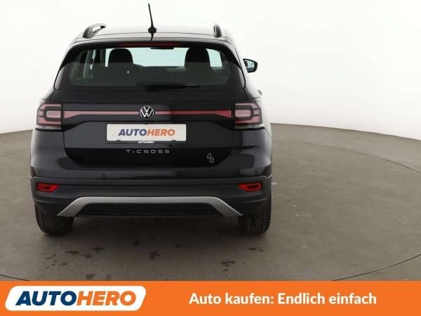 Melns Volkswagen T-Cross 2021 Kauņa, ar dzinēja tilpumu 1.00 L un nobraukumu 23 tūkst. km par 23791 €, foto 5 vietnē AUTOMOTO.COM.LV