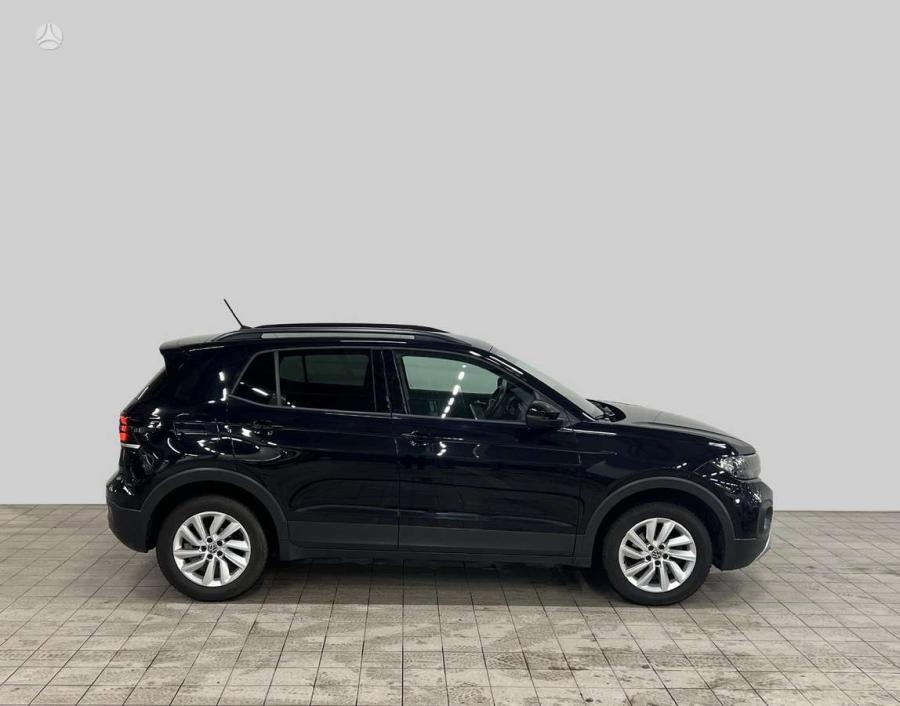 Black Volkswagen T-Cross 2021 in Kaunas, with an engine capacity of 1.00 L and mileage of 69 thousand km for 15800 €, photo 3 on AUTOMOTO.COM.LV