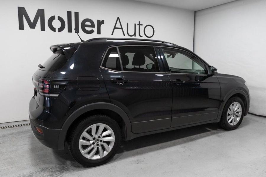 Black Volkswagen T-Cross 2021 in Vilnius, with an engine capacity of 1.00 L and mileage of 128 thousand km for 15900 €, photo 3 on AUTOMOTO.COM.LV