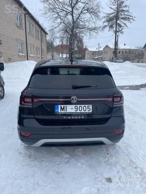 Черный Фольксваген T-Cross 2021 в Лудза, объемом двигателя 1.00 л и пробегом 62 тыс. км за 16500 €, фото 6 на AUTOMOTO.COM.LV
