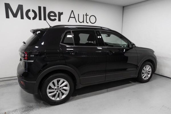 Black Volkswagen T-Cross 2021 in Vilnius, with an engine capacity of 1.00 L and mileage of 44 thousand km for 14950 €, photo 5 on AUTOMOTO.COM.LV