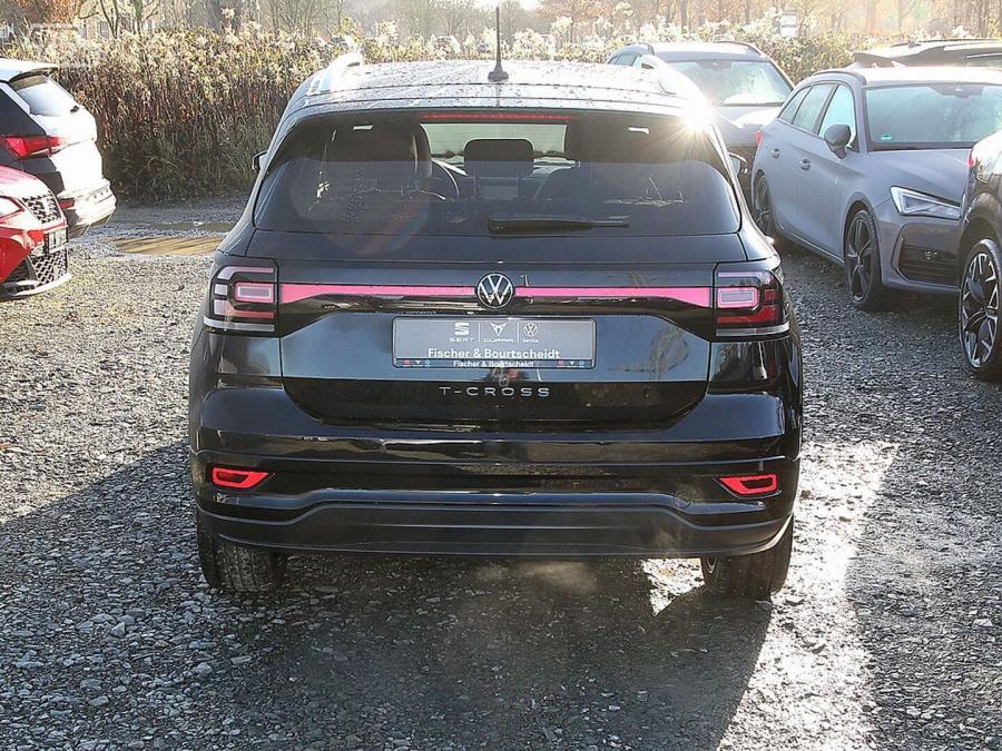 Black Volkswagen T-Cross 2022 in Kaunas, with an engine capacity of 1.50 L and mileage of 39 thousand km for 28559 €, photo 8 on AUTOMOTO.COM.LV