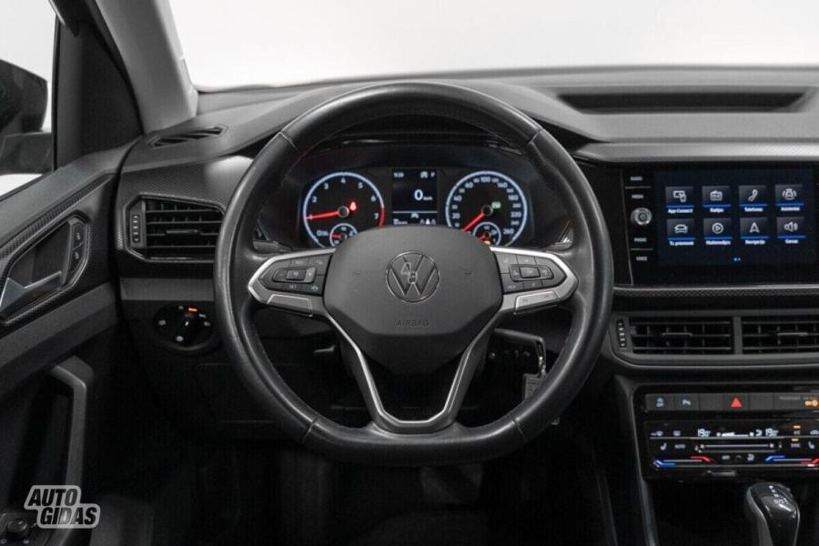 Black Volkswagen T-Cross 2022 in Vilnius, with an engine capacity of 1.00 L and mileage of 93 thousand km for 18400 €, photo 9 on AUTOMOTO.COM.LV