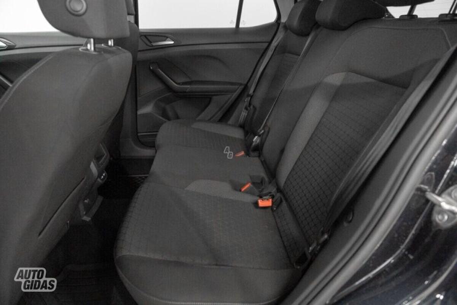 Black Volkswagen T-Cross 2022 in Vilnius, with an engine capacity of 1.00 L and mileage of 93 thousand km for 18400 €, photo 15 on AUTOMOTO.COM.LV